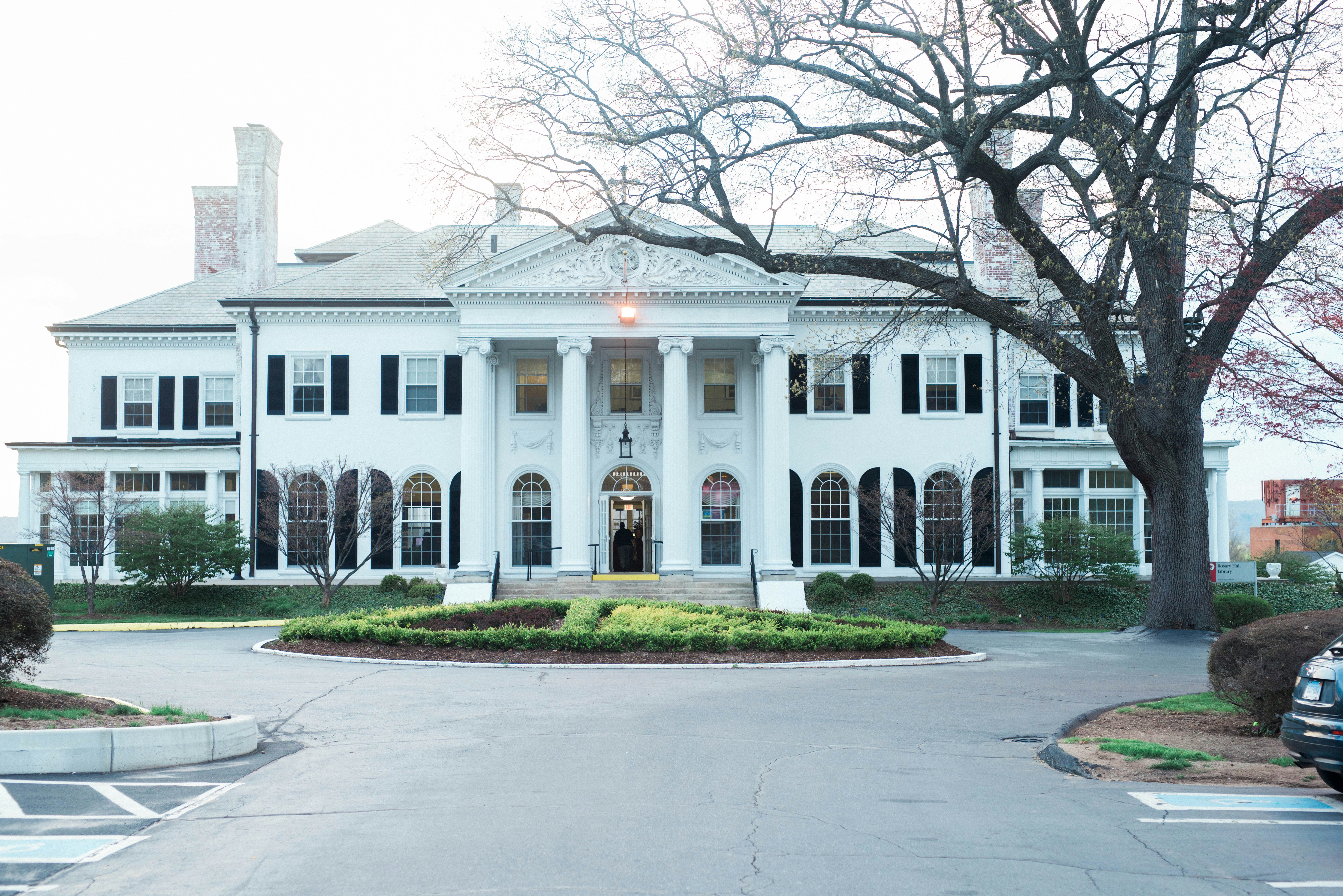 Albertus Magnus College GPA Calculator