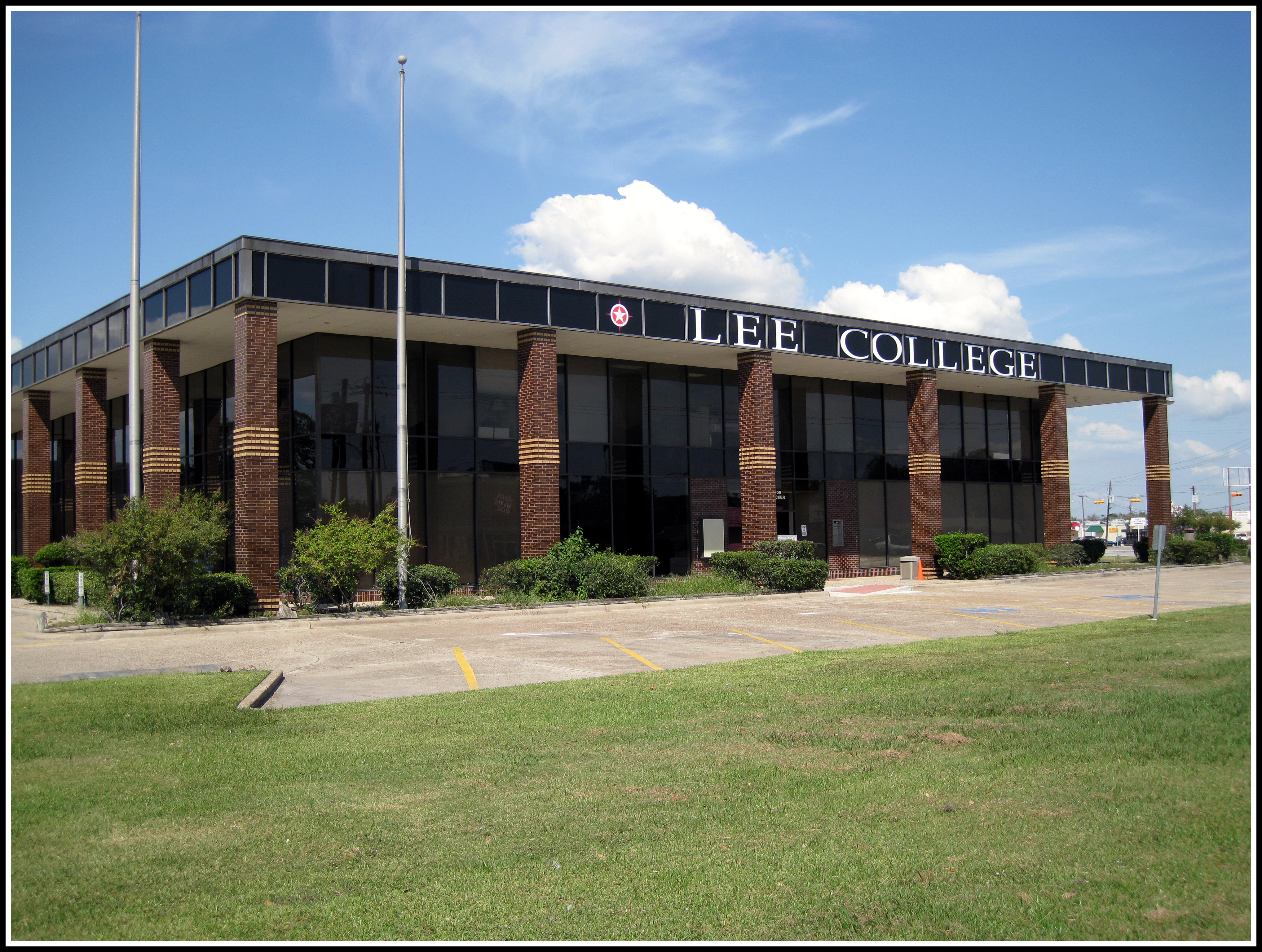 Colleges in Beach City, Texas and Colleges near Beach City
