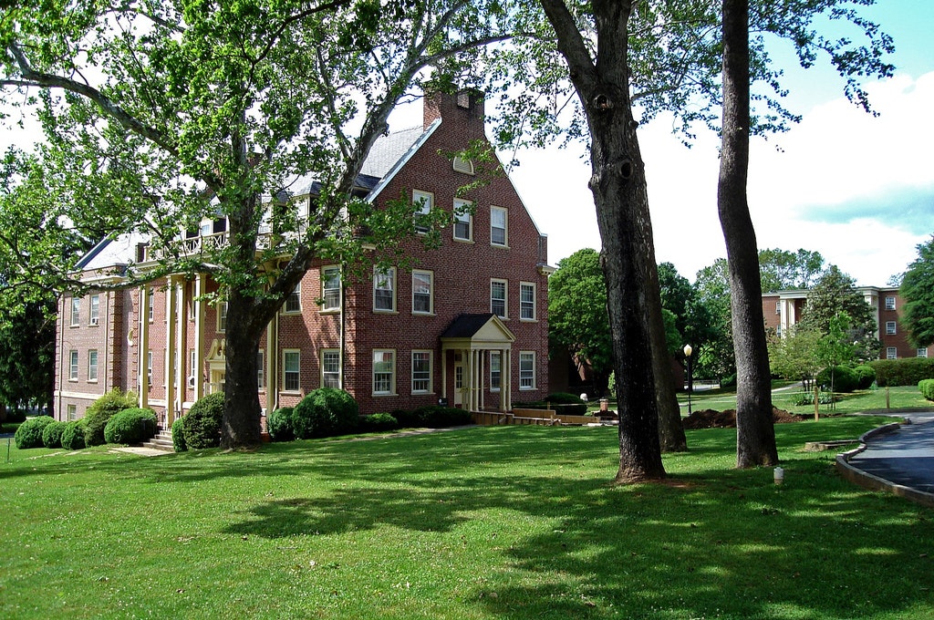 Graduation Rates and Salaries for Southern Virginia University Students